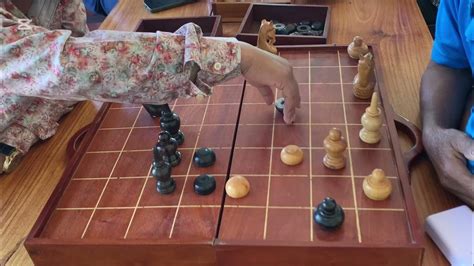 ជើងចាស់ដើរស្គាល់ផ្លូវ ក្មេងដើរលឿនហានប្រថុយ រវាង លំពែងបកក្រោយ បងហួង ខ្មៅ ប៉ះជាមួយ ចចកចាស់តំបែរ