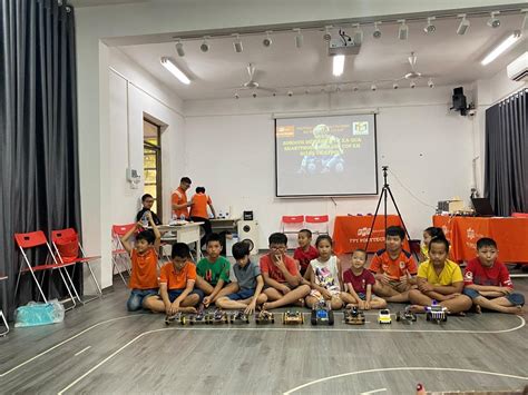 Con Em Giảng Viên Fpt Polytechnic Hà Nội Tham Gia Cuộc Thi Về Robocon điều Khiển Từ Xa Qua