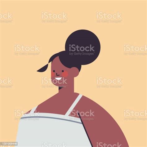 귀여운 아프리카 계 미국인 여자 찾고 에 카메라 미소 소녀 아바타 여성 만화 캐릭터 초상화 가공의 인물에 대한 스톡 벡터 아트 및 기타 이미지 가공의 인물 개념 검은