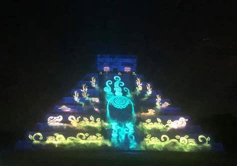 Chichen Itza Night Show Visiting Chichen Itza At Night