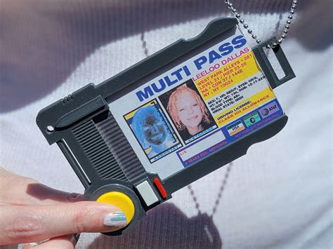 Fifth Element Multipass Identification Card And Drivers License Holder
