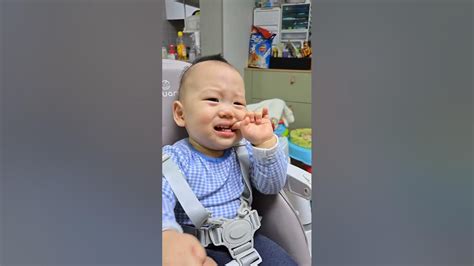 엄마 나 밥 안먹을꺼야 밥대신 발가락 먹을꼬야 ㅋ Youtube