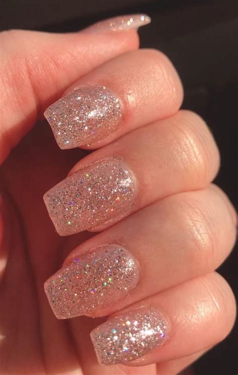 طرح لاک ناخن تزیین و طراحی ناخن دخترانه با لاک ساده، شیک و اکلیلی