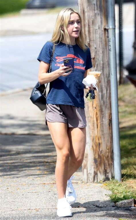 Kiernan Shipka Scrolller