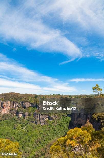 광대 한 유칼립투스 숲과 아름 다운 하늘 아래 산의 그림 같은 풍경입니다 블루 마운틴 호주 0명에 대한 스톡 사진 및 기타 이미지 Istock