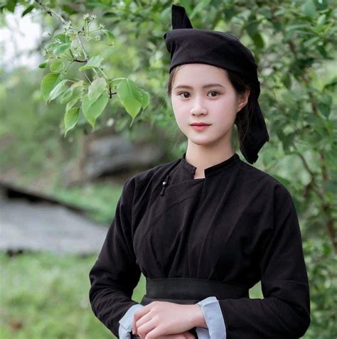 Gái Dân Tộc Tày Xinh Vẻ Đẹp Tựa Hoa Ban Nở Trên Núi Đất Tây