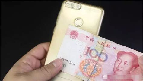 很多人都在手機殼後放錢那你懂得手機殼後夾錢的寓意嗎 壹讀