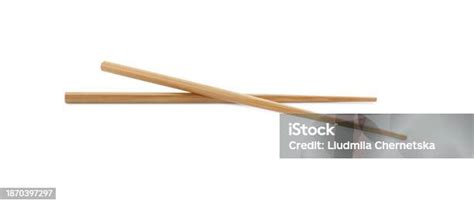 Пара Деревянных Палочек Для Еды Изолированных На Белом — стоковые фотографии и другие картинки