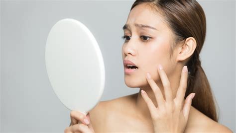 Here Are 6 Reasons Why You Get Hair On The Chin Healthshots
