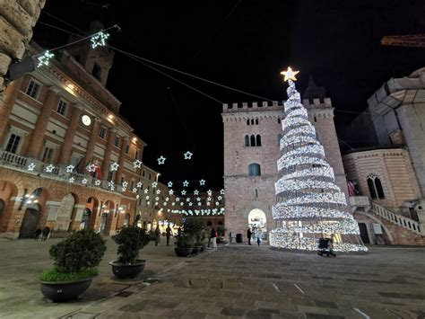 Foligno Si Illumina Per Il Natale 2024 Dal Centro Alle Frazioni Umbria 24