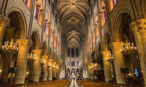 Visita Guiada A La Catedral Gótica De Notre Dame Con Binoculares
