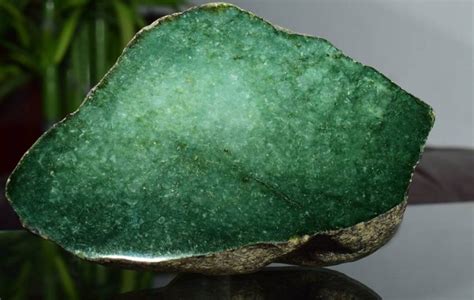 سنگ یشم؛ تاریخچه، خواص درمانی و کاربردهای آن • دیجی‌کالا مگ