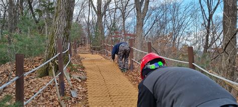 용인시 처인구 문수봉 숲길 법륜사 등산로 보행매트 설치 주 이엘산업 보행매트 시공사례