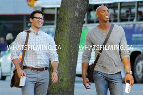 Tyler Hoechlin As Clark Kent And Superman Filming Supergirl