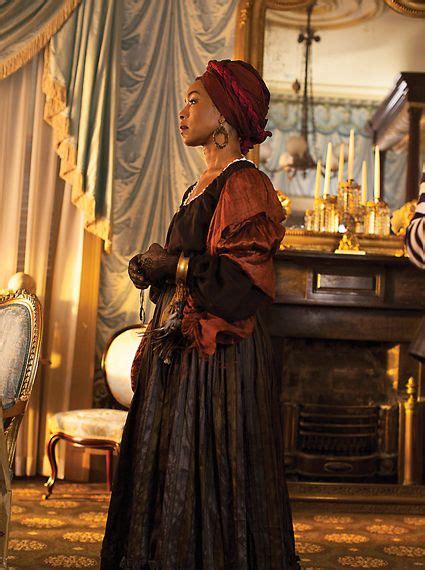 Angela Bassett As Marie Laveau In Ahs Coven Black Sleeves Plus Black