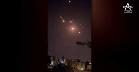 이란 첫 이스라엘 본토 공습…미사일·드론 보복 공격