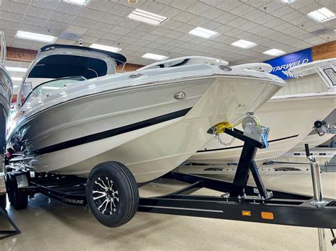 2023 Crownline E285