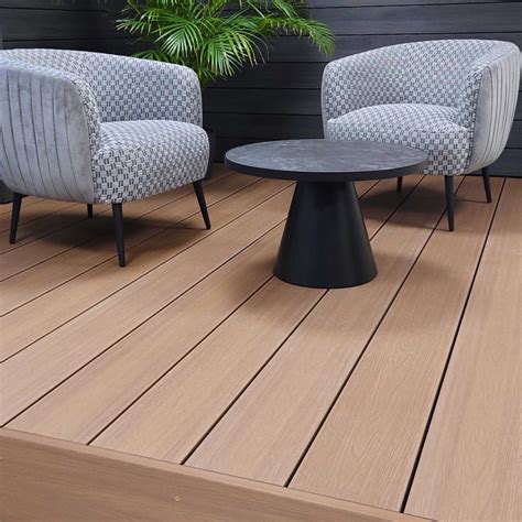 Terases Dēlis Elegant 25x200mm Brūnatumši Brūna Terases žogi Fasādes Onewood