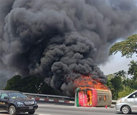 ရန်ကုန်မြို့တွင် Ybs ကားတစ်စီး တိမ်းမှောက်မီးလောင်ခဲ့ရာ ခရီးသည် ၅ ဦး ထိခိုက်ဒဏ်ရာရ