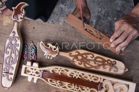 Kerajinan Dari Limbah Kayu Mebel Antara Foto