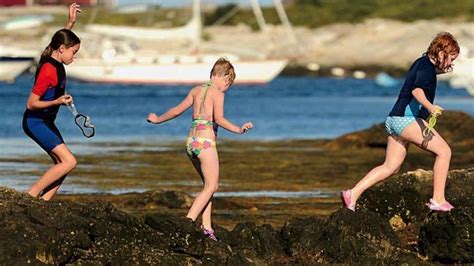 6 Hot Sexy Celia Thaxter Bikini Pics