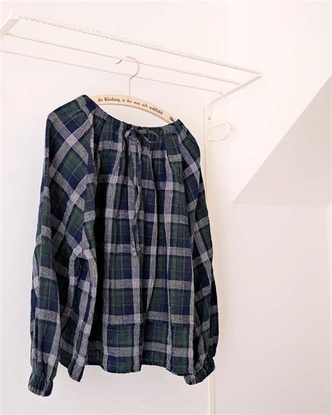 개똥닷컴 린넨 Gddc 시원한 체크 패턴과 컬러에 세련된 디자인을 더한 헤이즐블라우스가 제작 입고 되었습니다 여성스러운 디자인에 중성적인 컬러의 원단을 선택해