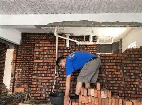 装修砌墙红砖和轻体砖哪个好？原来它那么不结实