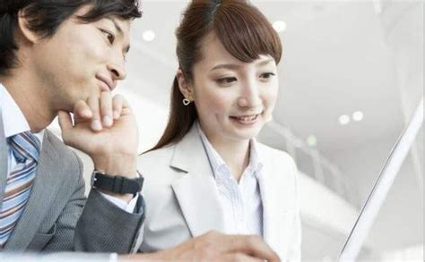 面试官：请评价一下你以前的同事？小姑娘一句话暴露了情商！