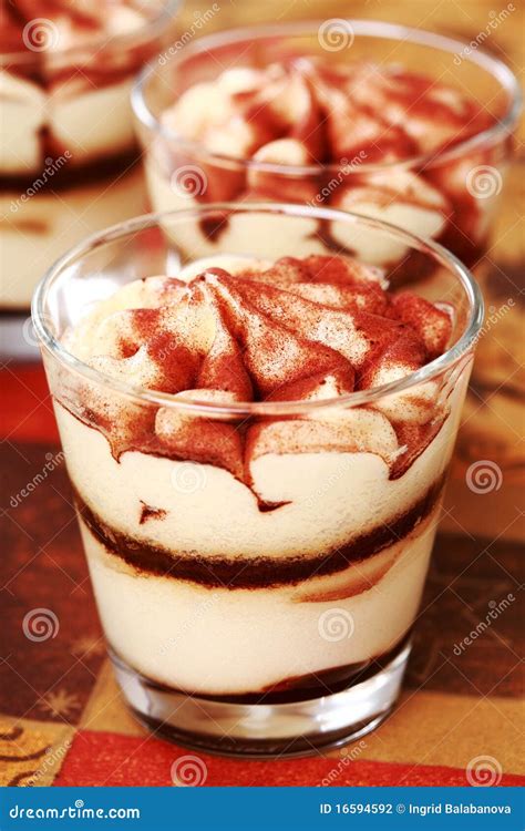 Tiramisu Nachtisch Für Weihnachten Stockfoto Bild Von Küche Lebesmittelanschaffung 16594592