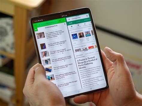 how to multitask using two or more apps on the galaxy fold android
