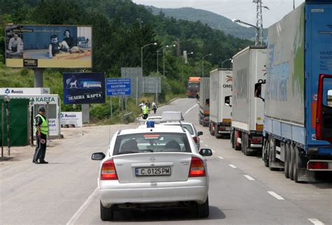 Трафикът е интензивен на изход за товарни автомобили към Румъния