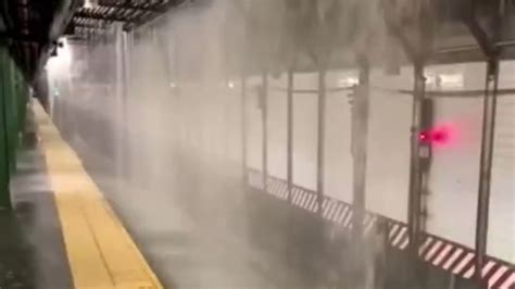 纽约自来水总管破裂：地铁站被淹似瀑布，站内涌入681万升水凤凰网视频凤凰网