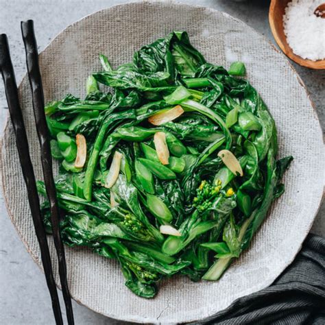 4 Ingredient Yu Choy Stir Fry 清炒菜心 Omnivores Cookbook
