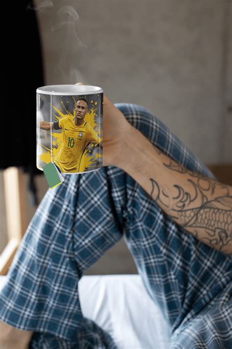 Caneca Neymar Na Seleção Brasileira Modelo 1 Madeiramadeira