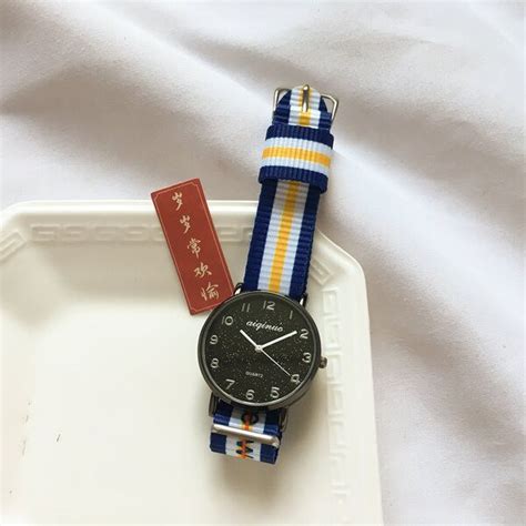 Badu Bg Мъжки часовник с кръгъл циферблат и текстилна каишка Badu Bg