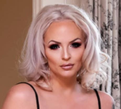 Kerry Louise Height Age Family Biography More Wikistarbio