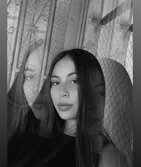 Chloelove1 Webcam Model Profile Xhamsterlive