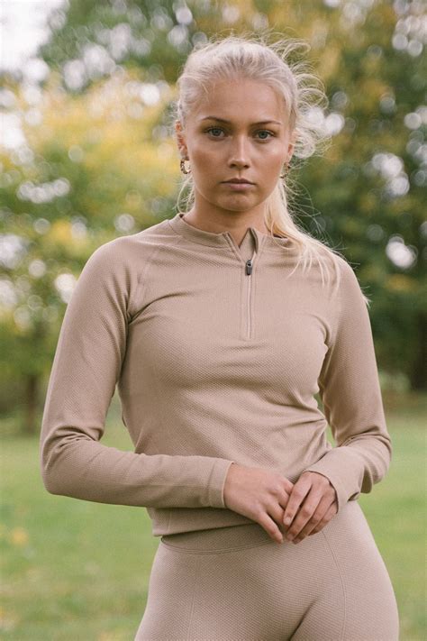 Pommeridingtoprosebeige8 Curvy Women Jeans Bad Girl Outfits