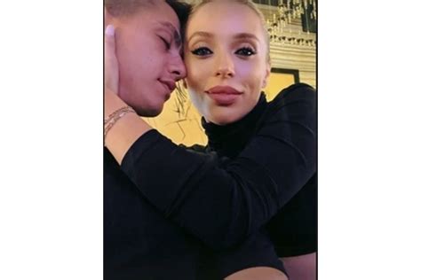 Мика Стоичкова отиде с приятеля си на концерта на София Маринова