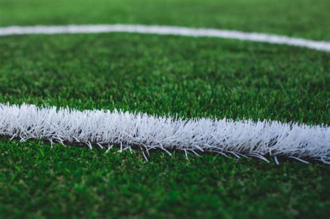 인공 천체 잔디밭에서 거리 축구 야외 게임 배경에 팀과 피치 필드에 축구 게임 0명에 대한 스톡 사진 및 기타 이미지 0명