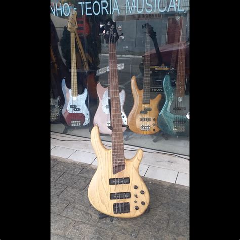 Cort B4 4 Cordas Madeira