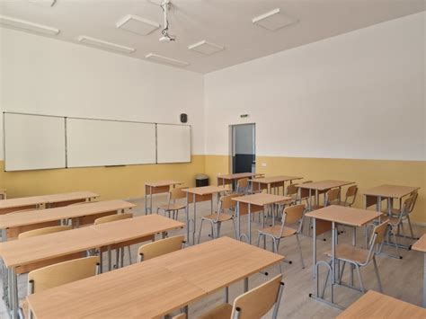 Успешна учебна година и честита първа смяна с новия корпус на ППМГ „Никола Обрешков“ Новини за