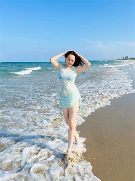Loạt ảnh Gợi Cảm Kaity Nguyễn Bikini đẹp Không Tì Vết