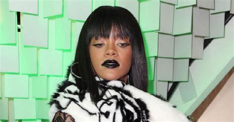 리한나 시스루 의상 주요부위 노출 사고