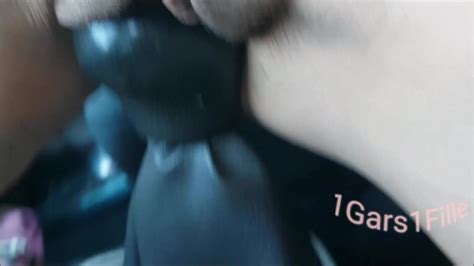 Levier De Vitesse Dans La Chatte Il Lui Sperme Dessus