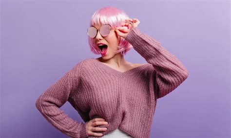 Kreasi 15 Warna Rambut Yang Bagus Untuk Wanita Dengan Potongan Rambut Pendek Beserta Tips