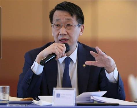 Л Энх Амгалан Гоё дээлгүй байгаа нь хүүхдийн буруу биш