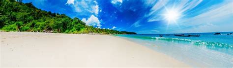 바다 한가운데 있는 섬 낙원의 아름다운 햇살 가득한 열대 해변 사진 배경 및 무료 다운로드를위한 그림 Pngtree