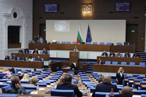 Гласуват четвъртия вот на недоверие срещу кабинета Желязков в петък