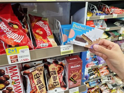 진열하기 전에 동났어요sns서 난리난 그 초콜릿 완판 한국경제